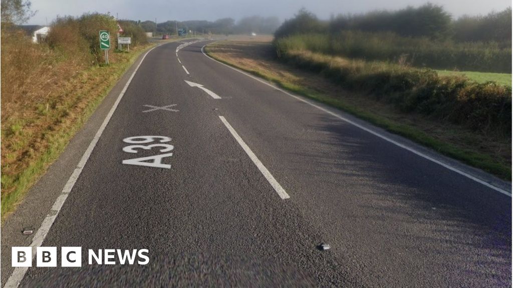 Two people killed in two-vehicle crash in Cornwall - BBC News