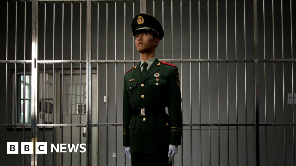 China torture condemned by UN rights watchdog - BBC News