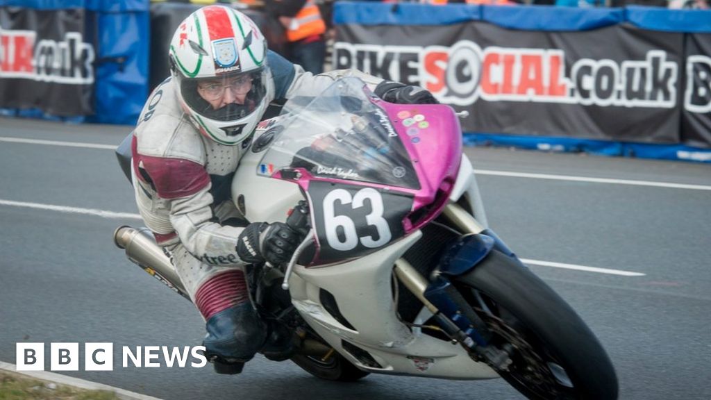 Manx Grand Prix 2015: Sheffield racer killed in Senior race - BBC News