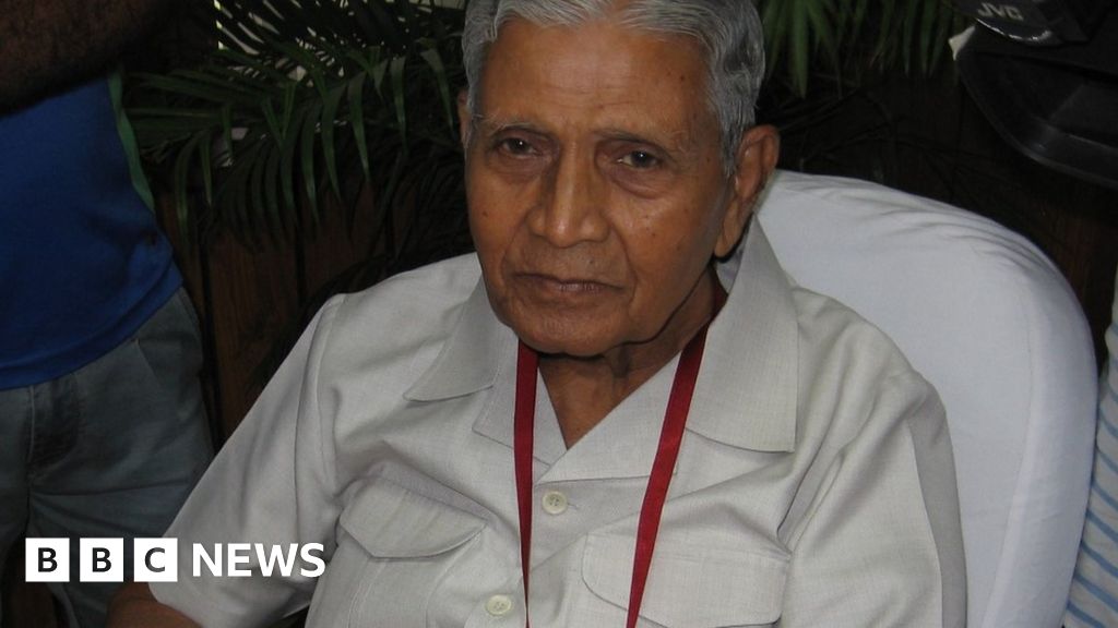 Gold medal for Indian man 47 years after exam - BBC News