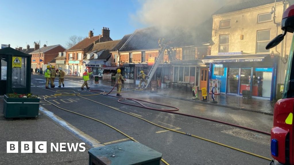 Watton High Street closed during shop roof fire - BBC News