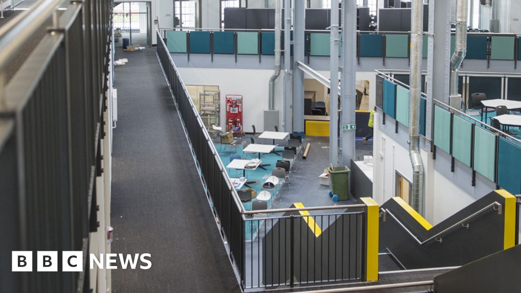 First engineering training school opens in Leeds - BBC News