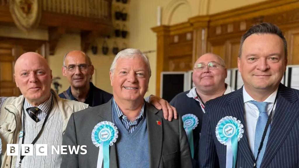 Complex discussions over who runs Worcestershire County Council ...