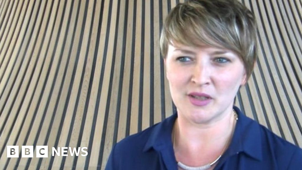 'Dedicated republican' AM to miss royal assembly opening - BBC News