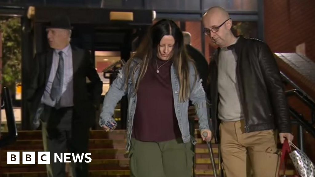 Suicide pact accused contacted other men, court hears - BBC News