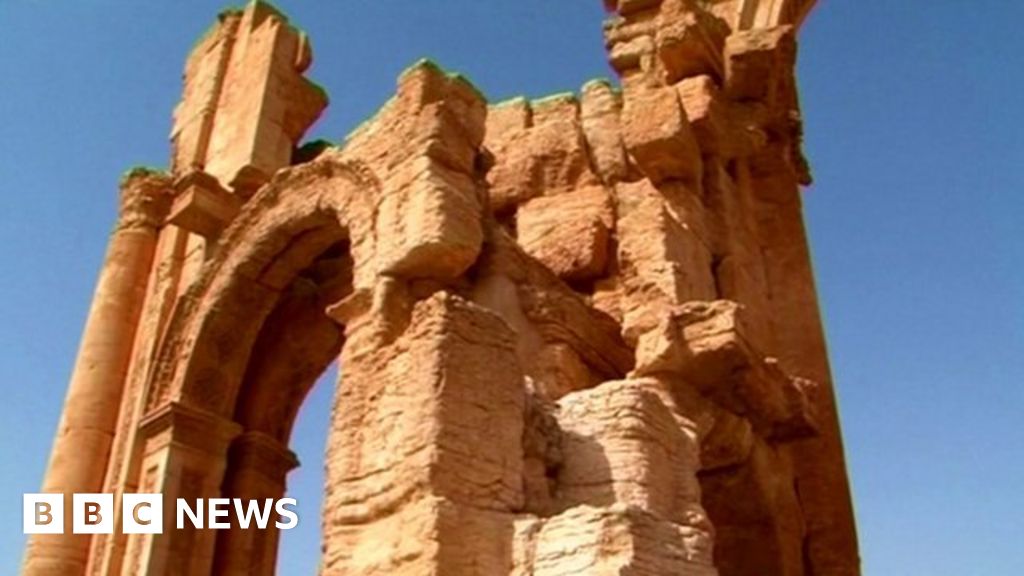 Palmyra Arch of Triumph 'blown up' by Islamic State - BBC News
