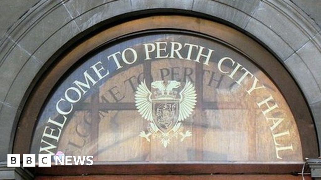 Council defers Perth City Hall decision - BBC News