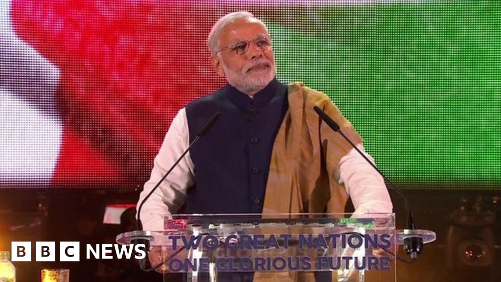 Narendra Modi in the UK: 60,000 pack Wembley stadium - BBC News