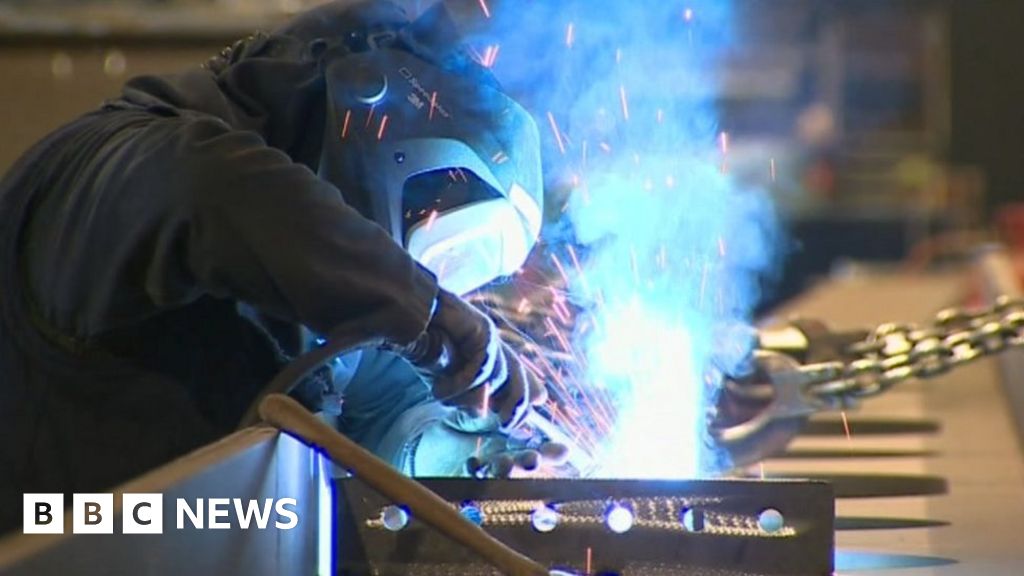 Steel industry: William Hare announces 100 Risca jobs - BBC News