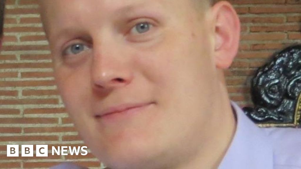 Man who died after Ormsgill Reservoir swim named - BBC News