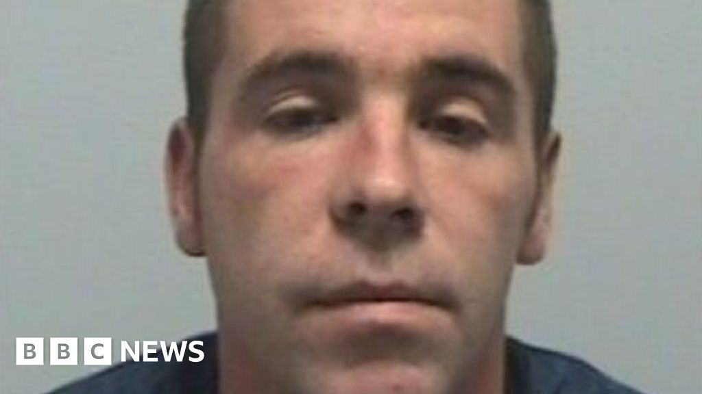 Prisoner Thomas Quinn escapes from hospital - BBC News