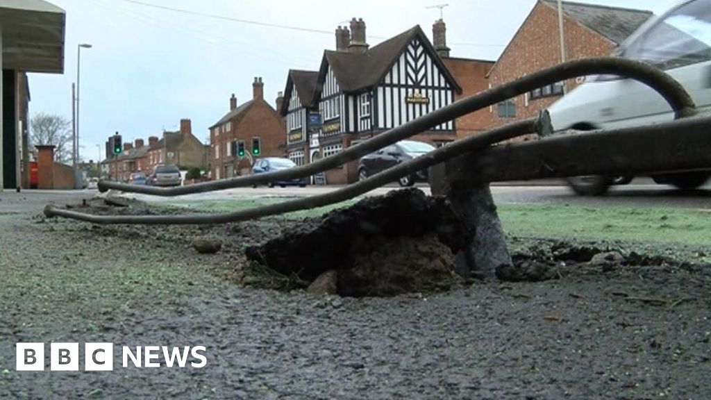 Police 'acted appropriately' during car chase crash - BBC News