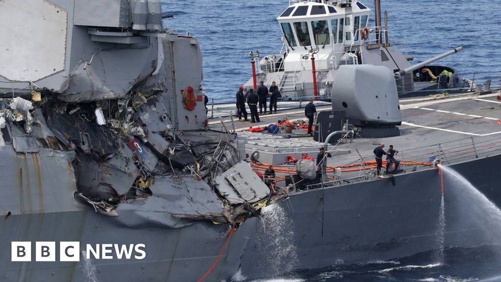 USS Fitzgerald crash: Seven navy crew missing off Japan - BBC News