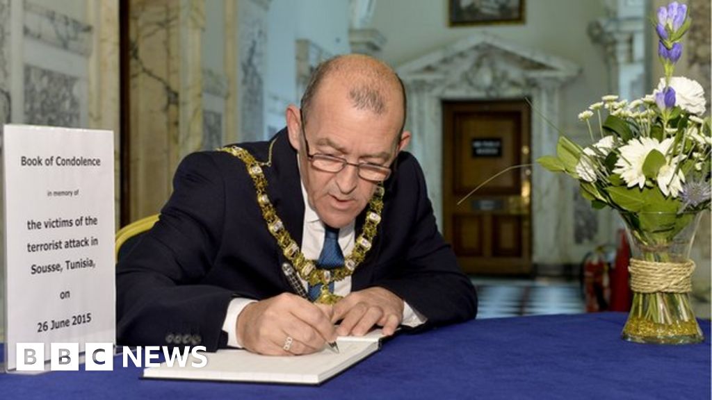 Tunisia attack: Belfast opens book of condolence for victims - BBC News