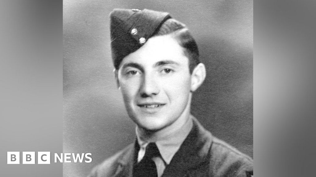 Ronald Morley: How Leicester airman escaped WW2 capture - BBC News