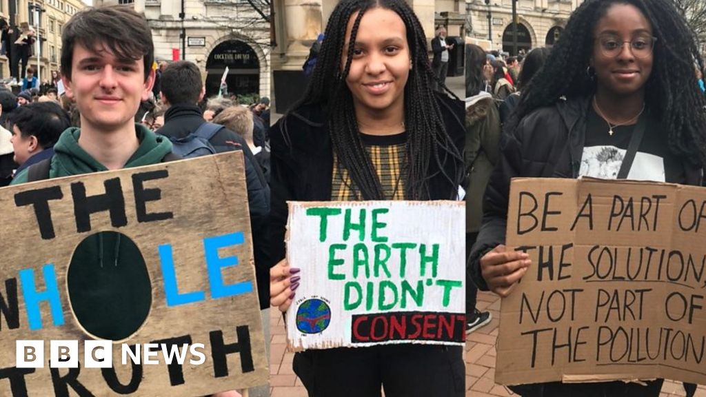 Climate change: Young people protest in Birmingham - BBC News