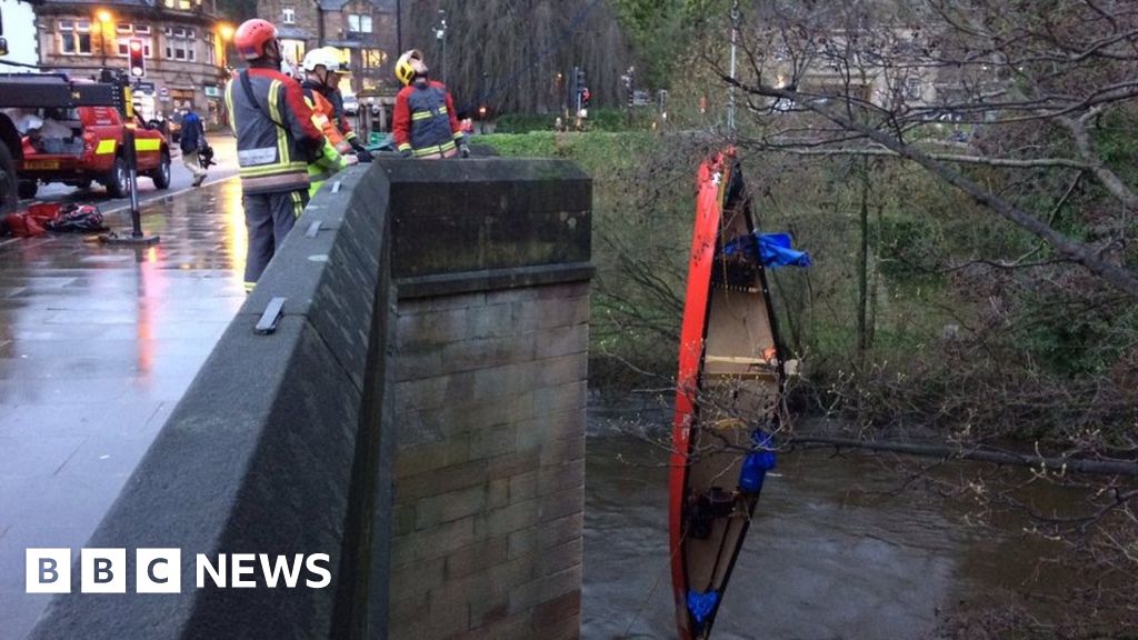 Canoeist dies after River Derwent bridge accident - BBC News