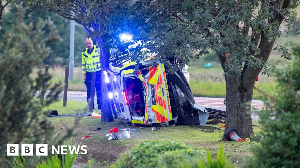 Woman seriously injured in Borders police car crash - BBC News