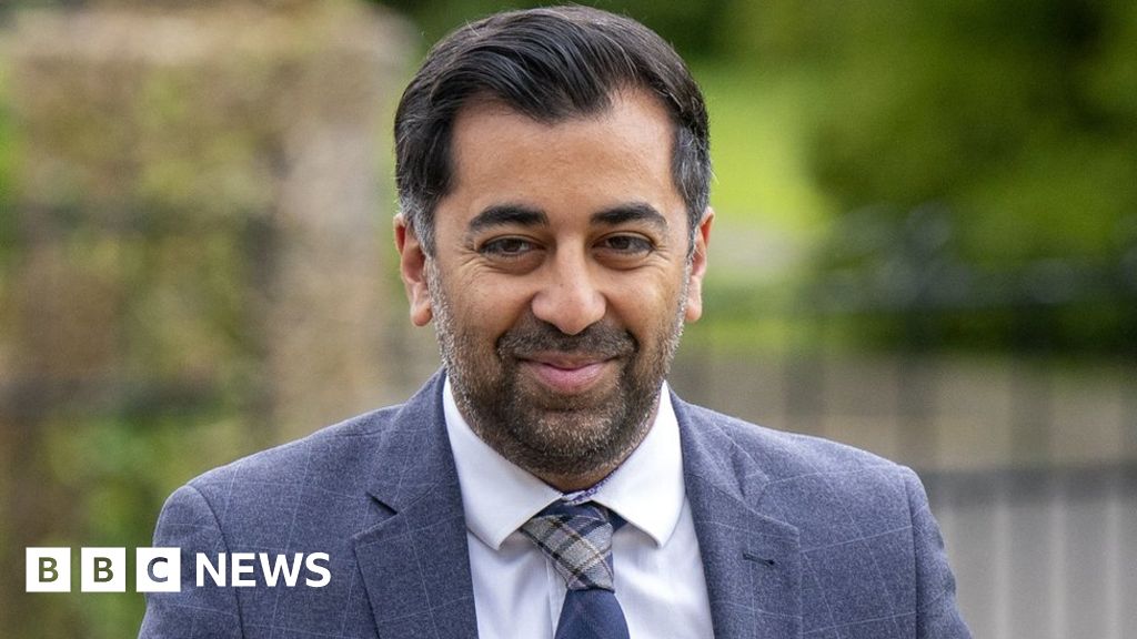 Humza Yousaf dismisses criticism over IndyRef spending - BBC News