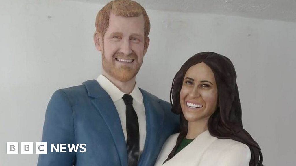 Harry and Meghan life-sized cake is sweet wedding surprise - BBC News