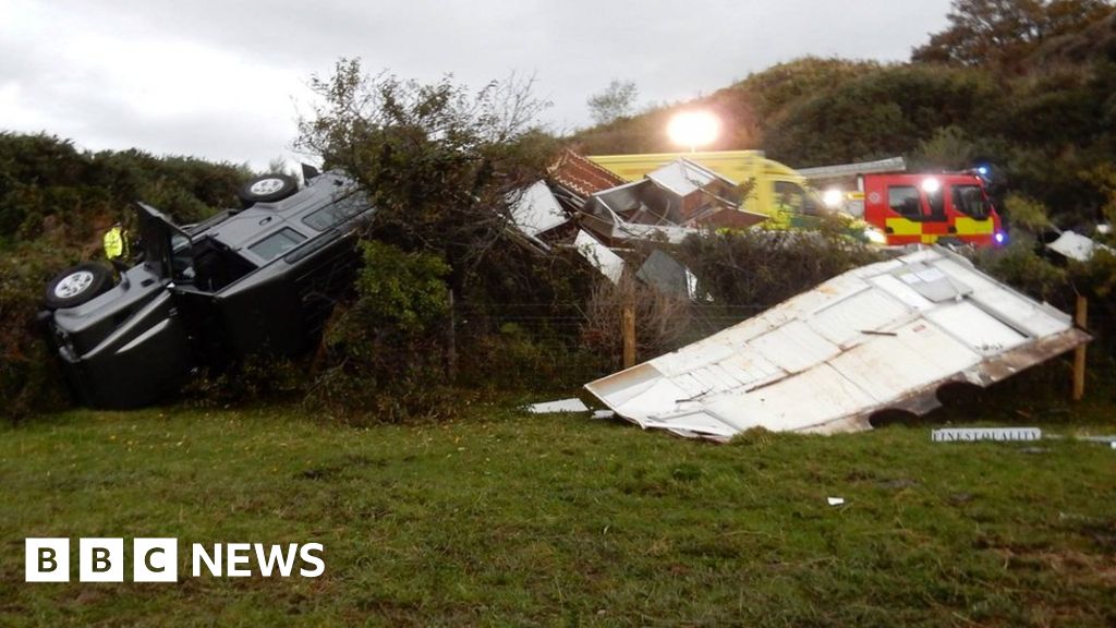 'Lucky escape' for family as Land Rover overturns - BBC News