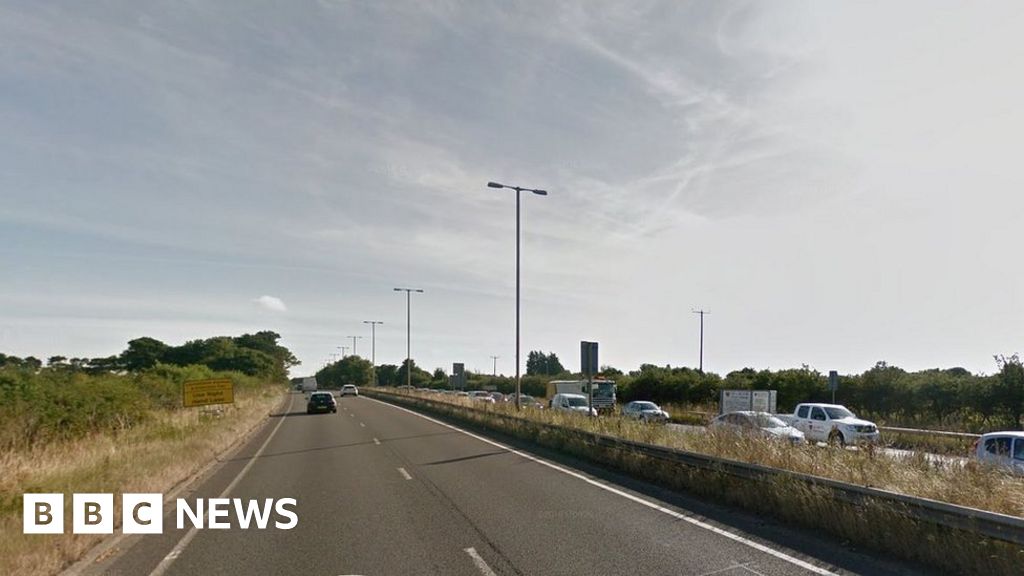 A46 Nottinghamshire crash leaves teenager dead - BBC News