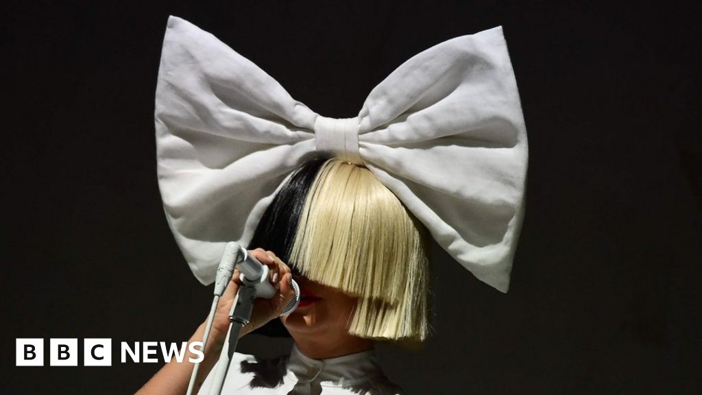 Sia's promoter denies she's being sued by fans over a 65-minute concert ...