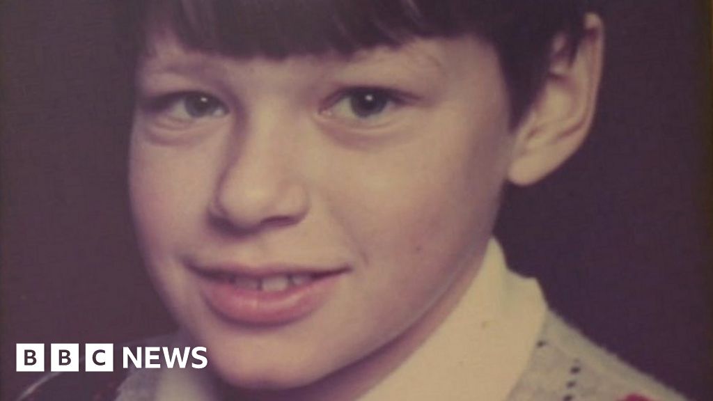 Steven Mullins: Murdered boy's family 'let down by system' - BBC News