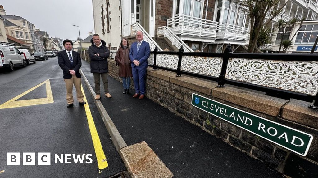 'Good progress' made in improving St Helier roads - BBC News