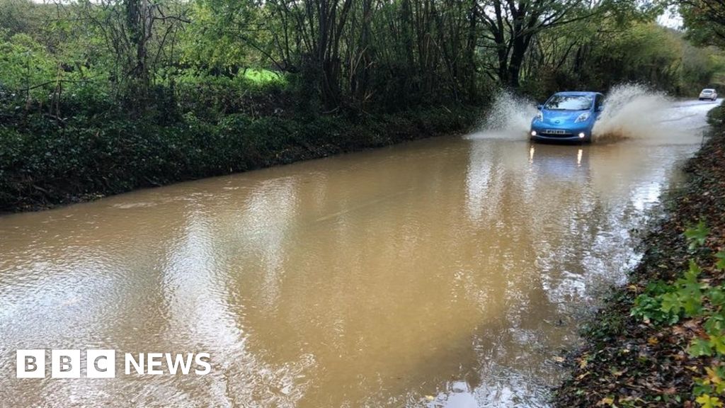 Strong wind and rain cause travel disruption - BBC News