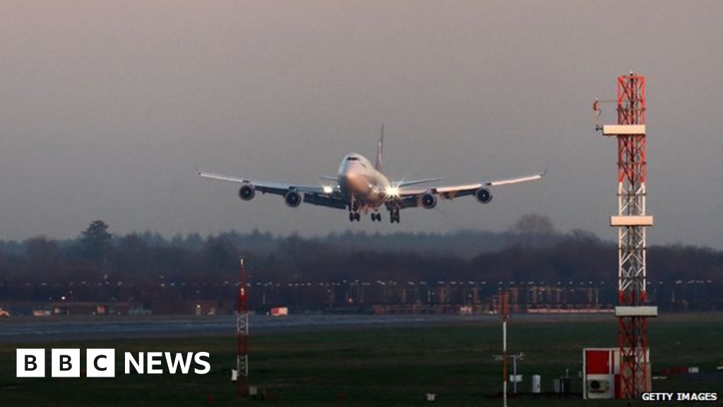 Passenger number rise boosts Gatwick's runway campaign - BBC News