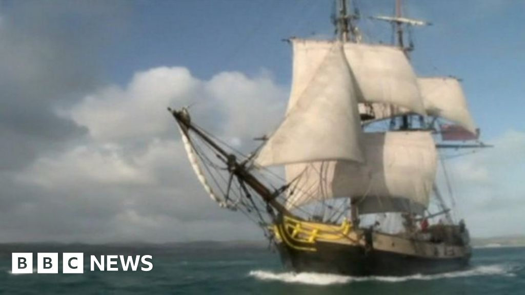 Restored HMS Pickle replica to sail on the Humber - BBC News