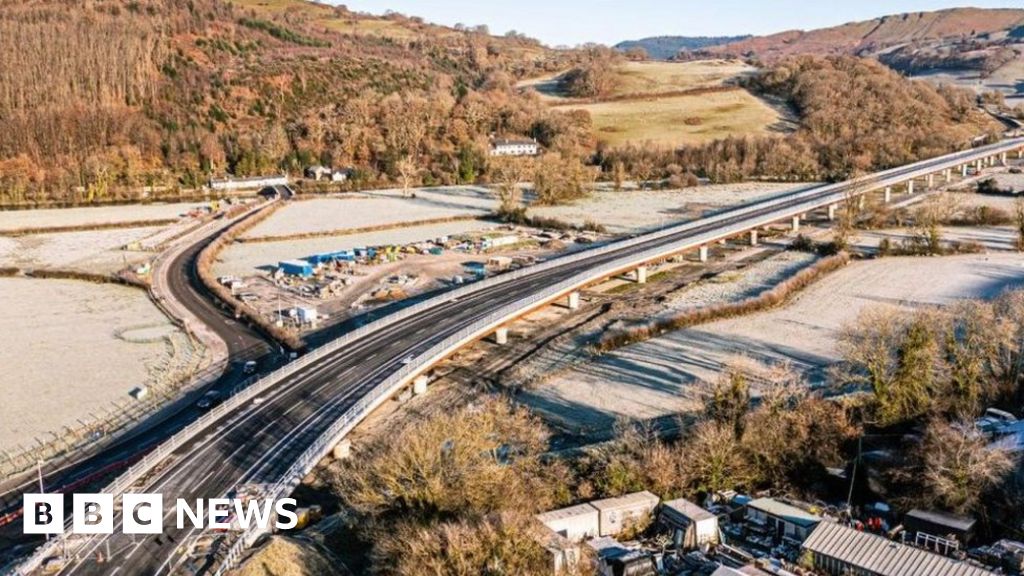 Dyfi bridge: New road opens tackling long diversion - BBC News