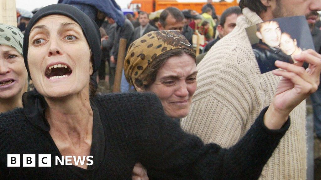 Beslan siege: Russia 'will comply' with critical ruling - BBC News