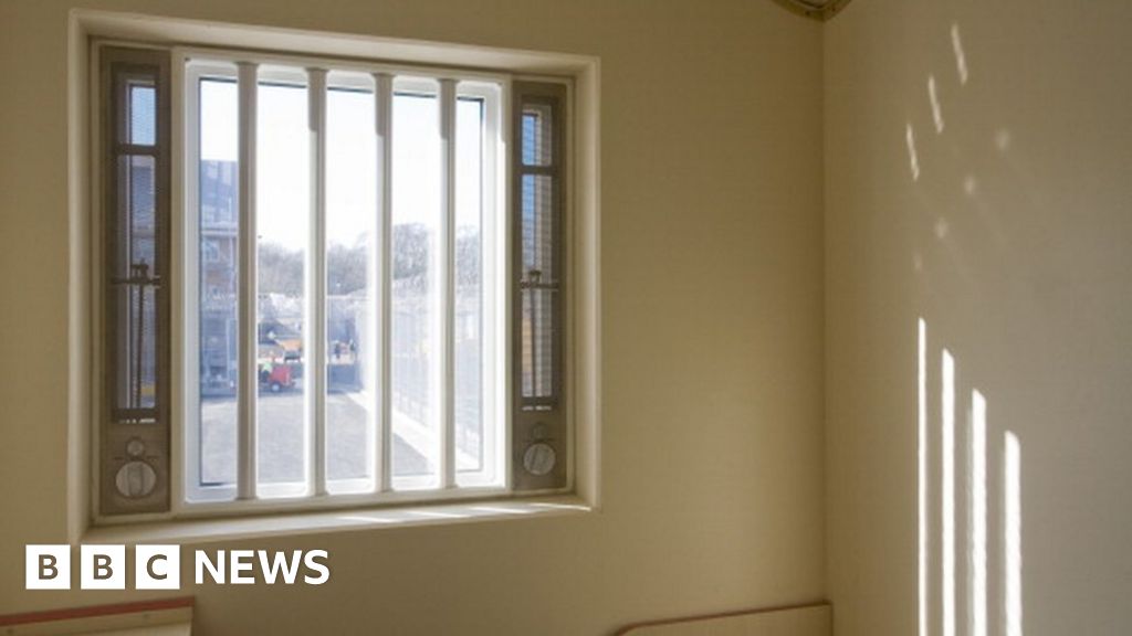 Legal highs at Cardiff prison causing 'horrific' injuries - BBC News