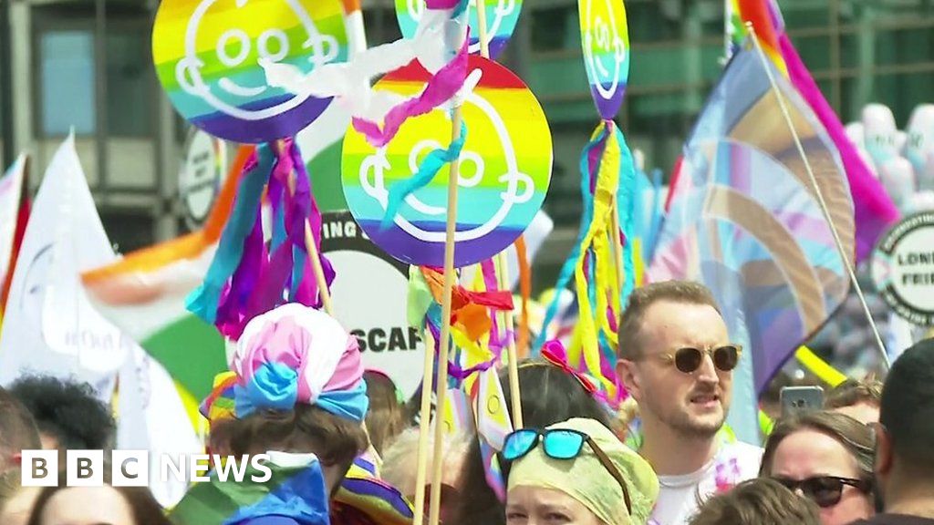 Pride in London kicks off to mark 50th anniversary - BBC News