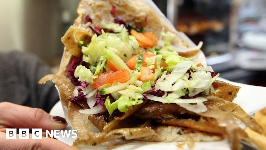 Woman calls 999 after kebab assault in Manchester - BBC News