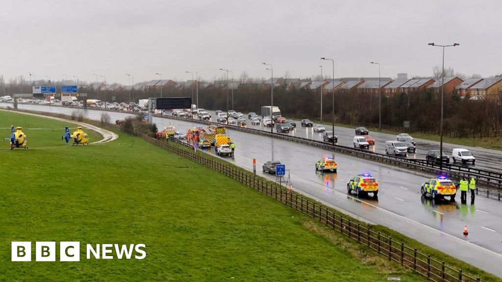 M60 crash: Driver arrested after boy, 8, dies - BBC News