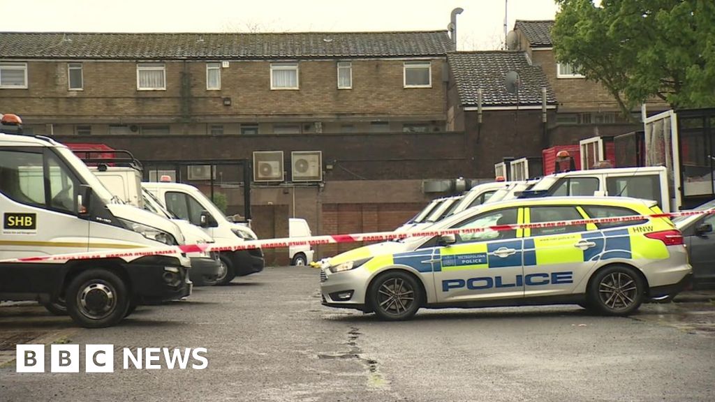 Two men die in 'unexplained' Enfield caravan fire - BBC News