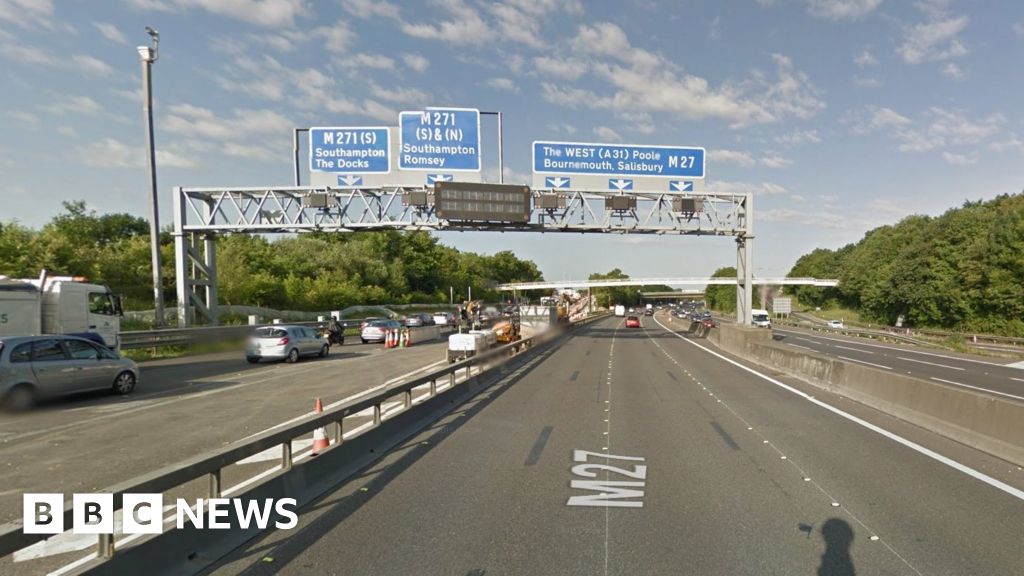 Motorist dies a week after Hampshire M27 crash - BBC News