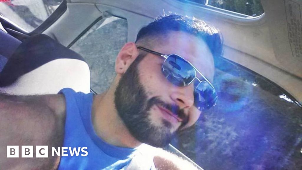Chris Mintz: Army veteran regarded as 'hero' in Oregon shooting - BBC News