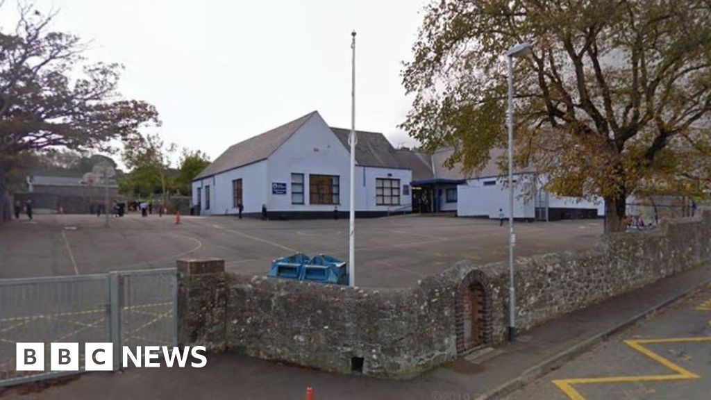 Anglesey schools to reopen for last week of summer term - BBC News