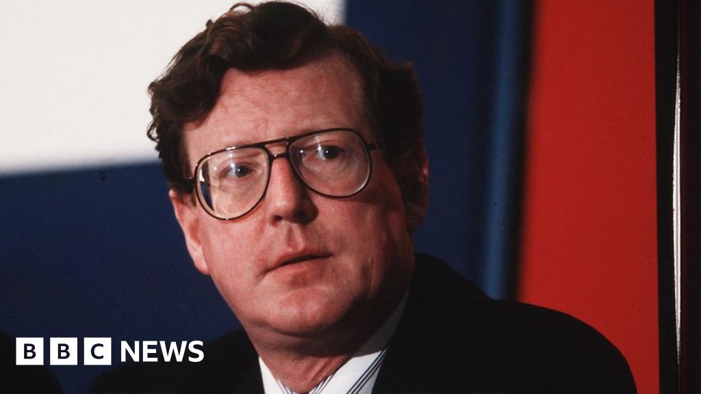 David Trimble was several steps ahead, mourners told - BBC News