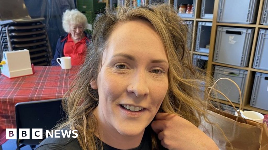 Hungry Bristol families seek out free food schemes - BBC News