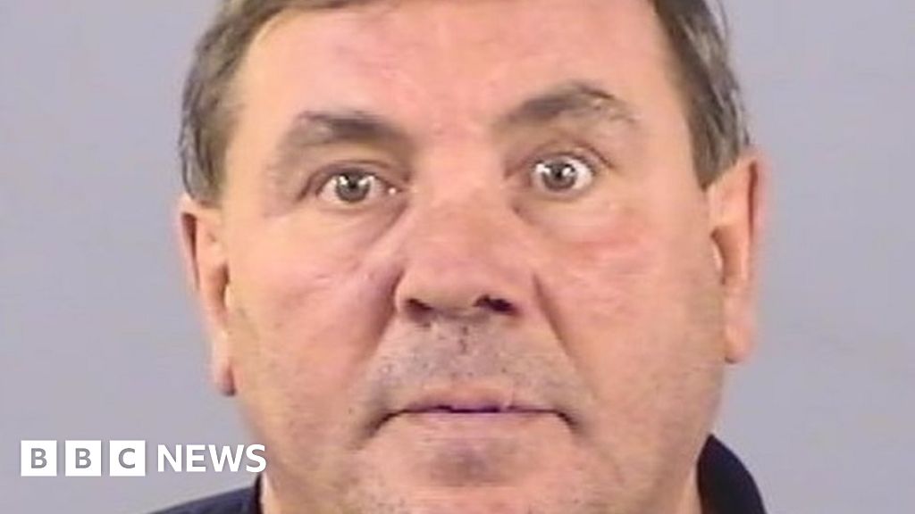 Cruise ship passenger Kevin Enright jailed for smuggling cocaine - BBC News