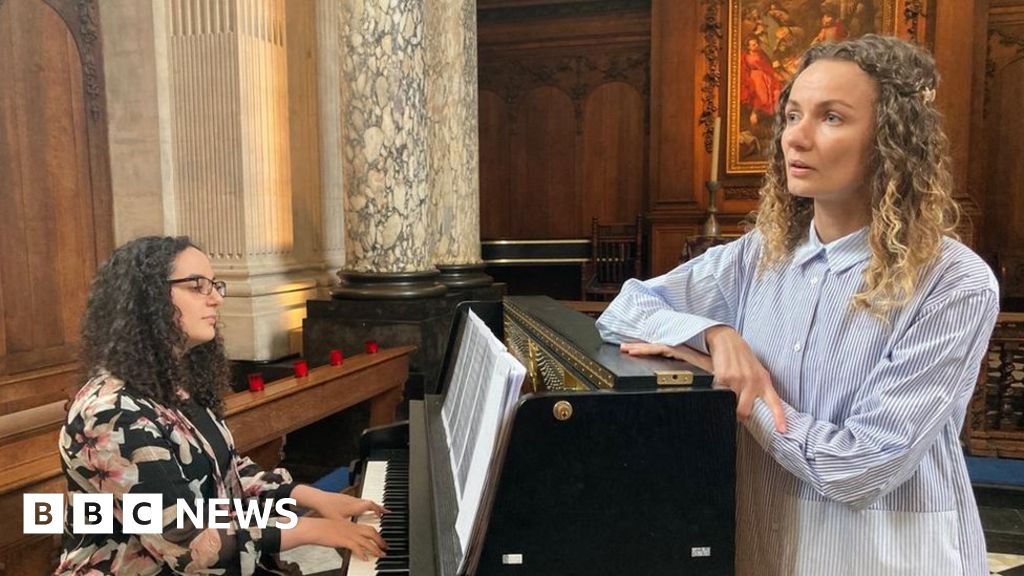 Ukrainian singer: 'Music keeps me hopeful good will win' - BBC News