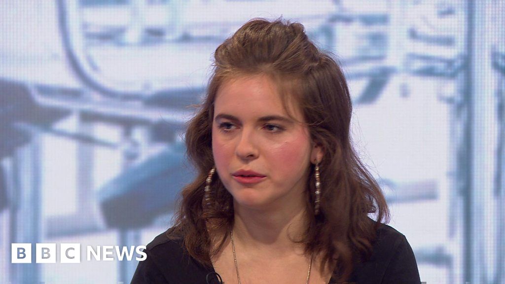 Waitress Becka recounts sexual harassment - BBC News