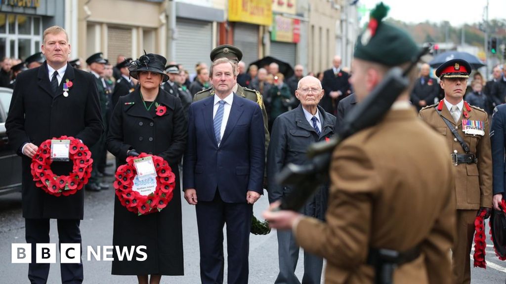 Remembrance Sunday: Events held across Northern Ireland - BBC News