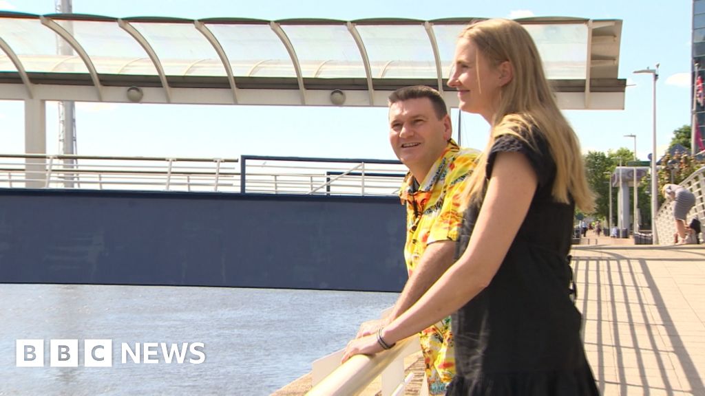 How an ECMO machine and love mended a broken heart - BBC News