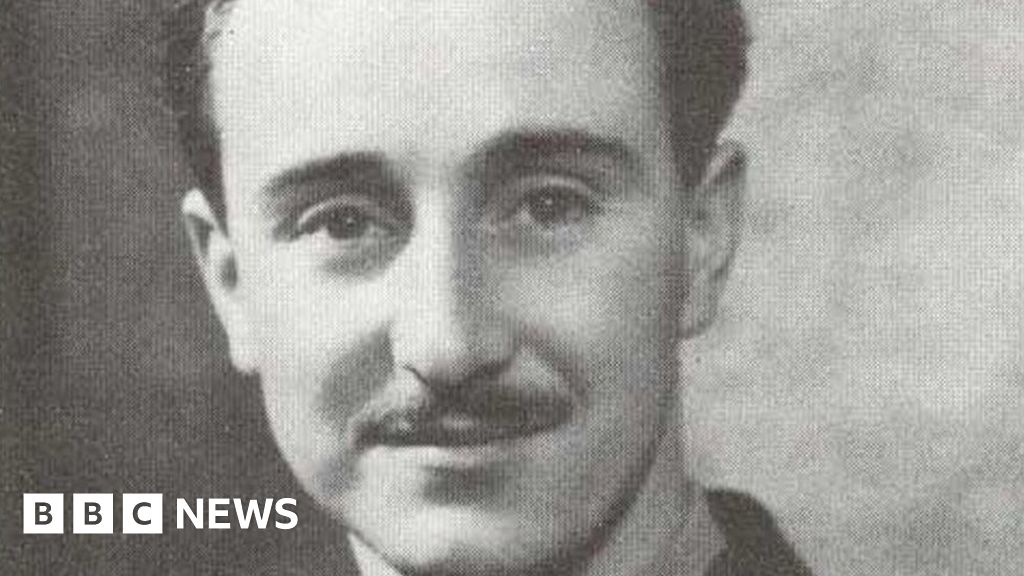 Event marks 75 years since Hurricane crashed in Maidstone - BBC News